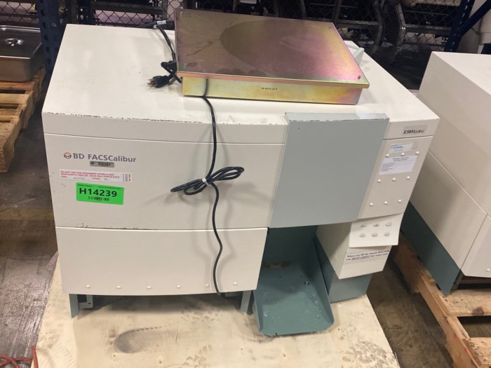 (1) BD FACSCalibur Flow Cytometer for sale