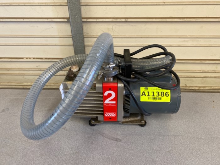 (1) Vacuum Pump for sale