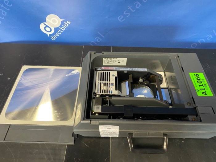 3M 2000 Overhead Projector (B3-3.052) for sale