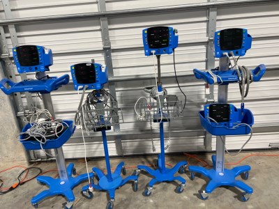 (4) DINAMAP V100 VITAL SIGNA MONITORS (powers on) for sale