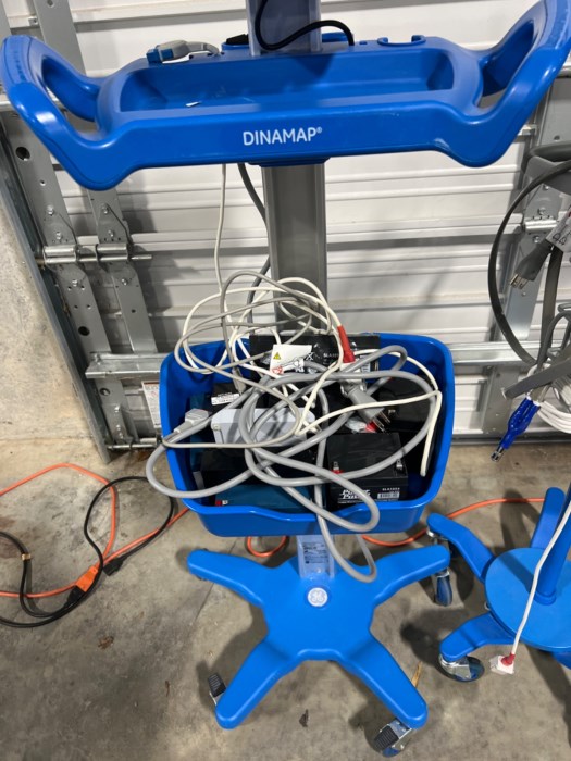 (4) DINAMAP V100 VITAL SIGNA MONITORS (powers on) for sale