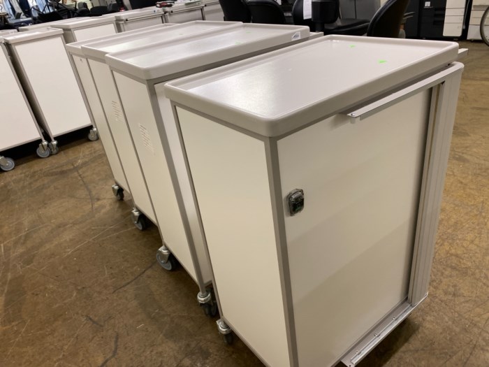 (4) Innerspace Medical Hospital Rolling Carts with Pull Out Drawers for ...