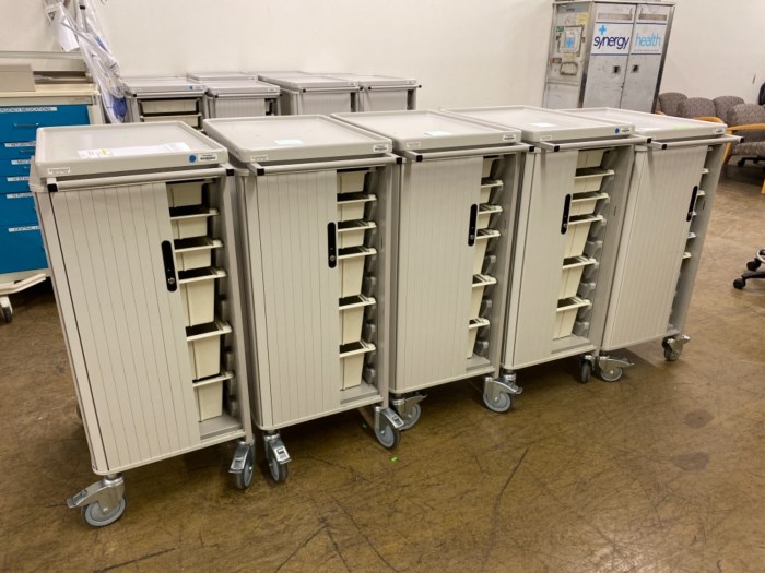 (5) Innerspace Medical Hospital Rolling Carts with Pull Out Drawers for ...