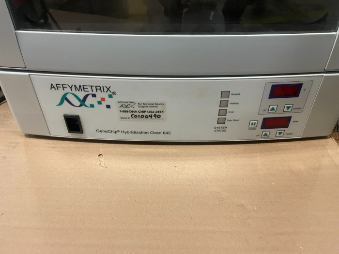 Affymetrix GeneChip Hybridization Oven 645 *Powers on at time of ...