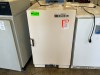 Blue M Dry Type Bacteriological Incubator - Gravity Convection Oven for ...