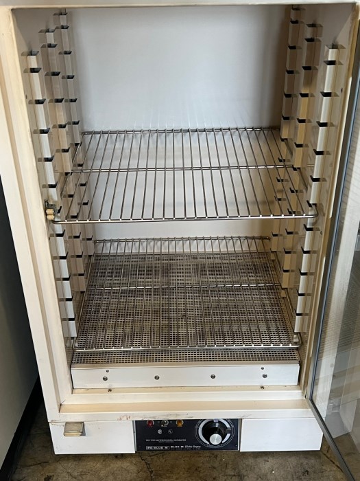 Blue M Dry Type Bacteriological Incubator - Gravity Convection Oven for ...