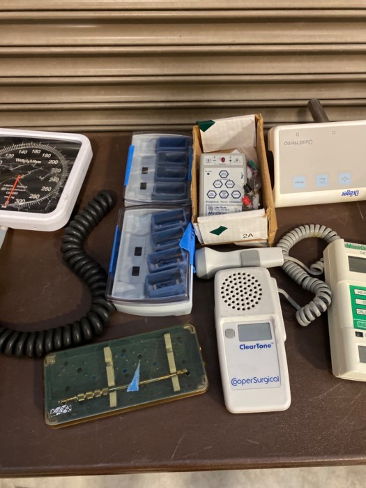 Box with assorted Medical equipment items including a Infinity Hemo2 ...