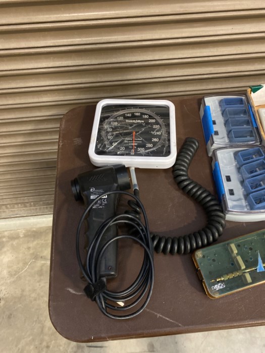 Box with assorted Medical equipment items including a Infinity Hemo2 ...