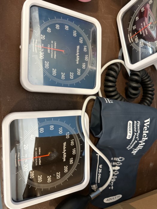 Box with WelchAllyn FlexiPort Reusable Blood Pressure Cuff + Nellcor ...