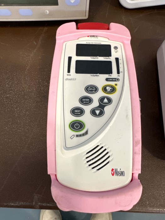 Box with WelchAllyn FlexiPort Reusable Blood Pressure Cuff + Nellcor ...