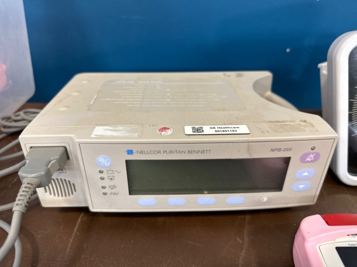 Box with WelchAllyn FlexiPort Reusable Blood Pressure Cuff + Nellcor ...