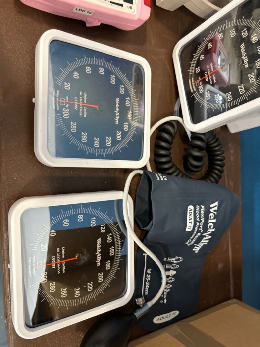 Box with WelchAllyn FlexiPort Reusable Blood Pressure Cuff + Nellcor ...