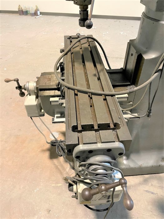 Bridgeport Milling Machine w/ Acu-Rite Dro 200M Meter for sale