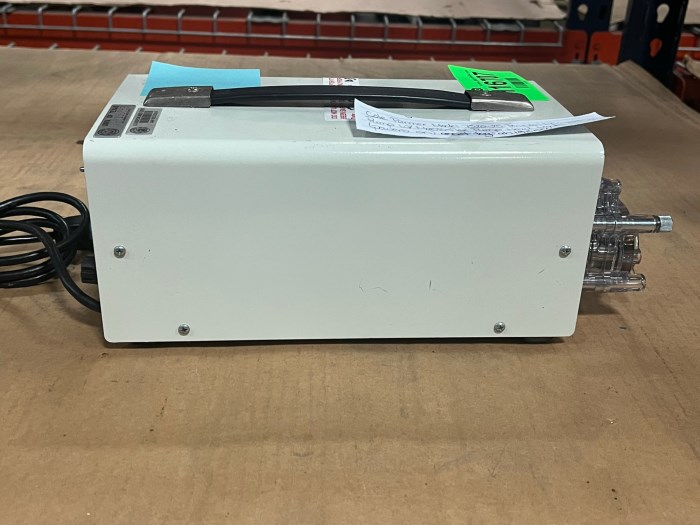 Cole Parmer Model: 7520-25 Peristaltic Pump w/ MasterFlex Pump Head Model: 7015-21 for sale