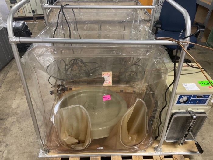 COY Laboratory Products Model AALC Environmental Controlled Chamber for ...