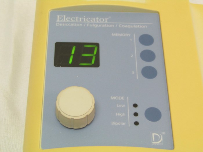 Delasco Electricator Electrosurgical Generator Model 26000 W/ 3 ...