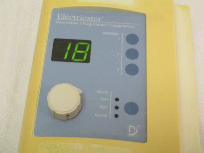 Delasco Electricator Electrosurgical Generator Model 26000 W/ 3 ...