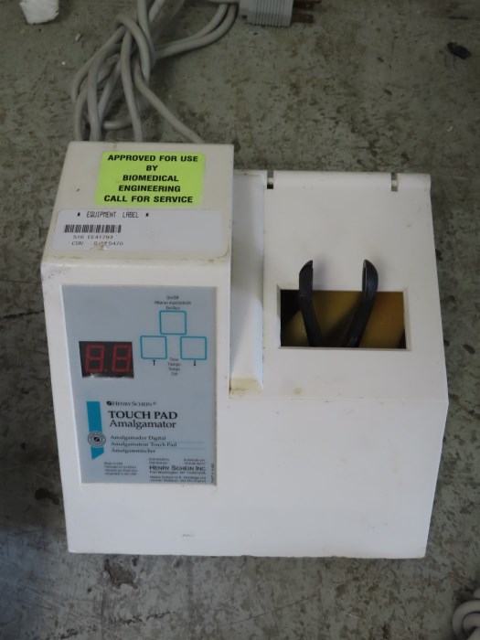 DETECTO SCALE AND 2 HENRY SCHEIN DENTAL TOUCH PAD For Sale detecto-scale-and-2-henry-schein-dental-touch-pad-for-sale