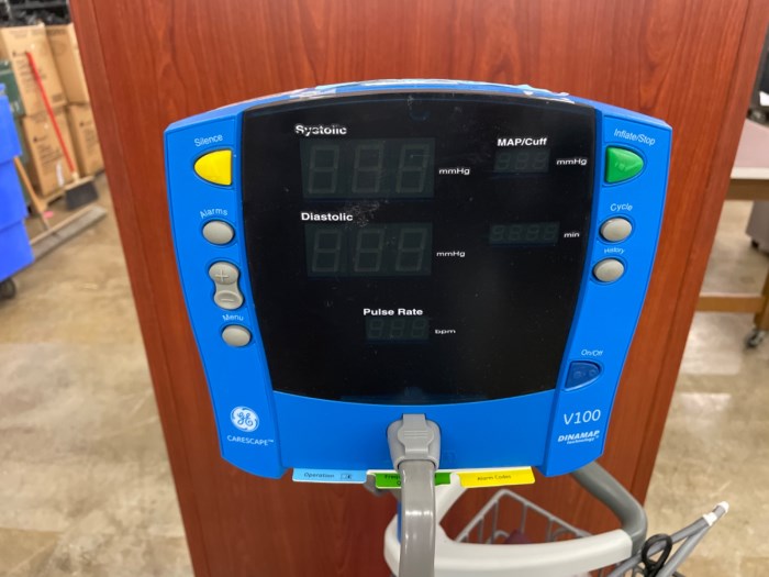 Dinamap V100 for sale