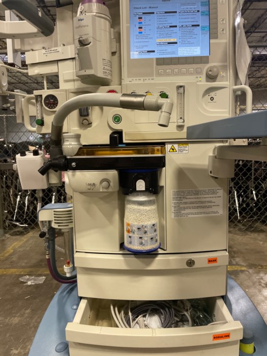 Drager Apollo Anesthesia Machine With CastrGard Accessories *Powers on ...