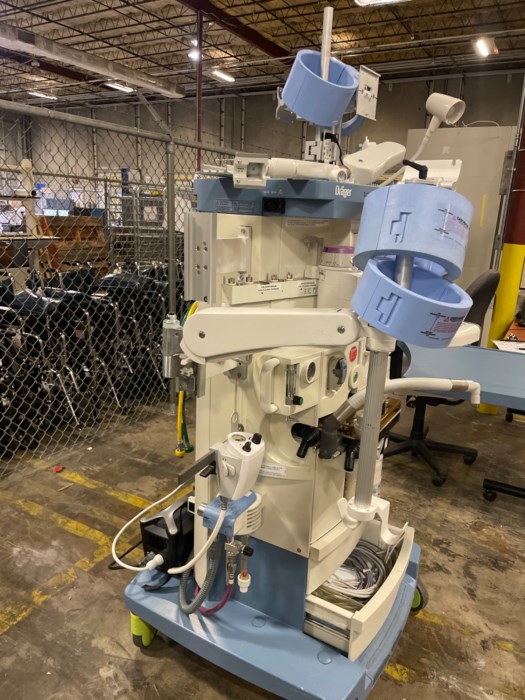 Drager Apollo Anesthesia Machine With CastrGard Accessories *Powers on ...