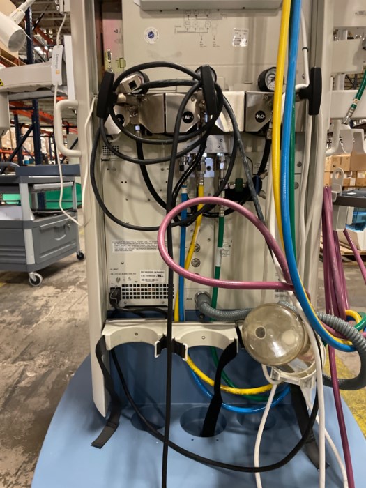 Drager Apollo Anesthesia Machine With CastrGard Accessories *Powers on ...