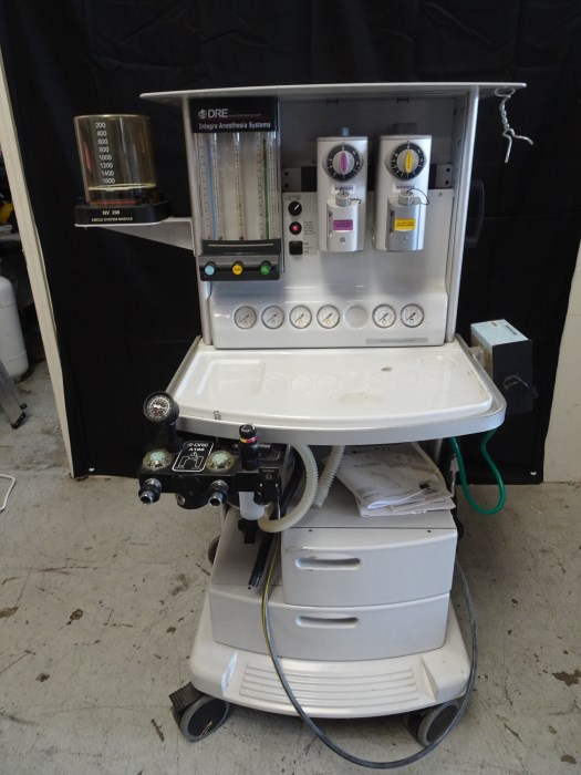 DRE Integra SP II Anesthesia Machine W/ 2 vaporizer for sale
