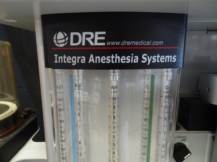 DRE Integra SP II Anesthesia Machine W/ 2 vaporizer for sale