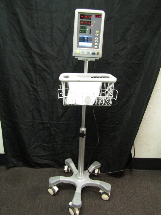 Edan M3A Vital Signs Monitors With Rolling Stand for sale