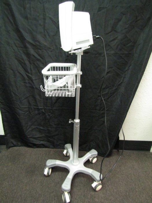 Edan M3A Vital Signs Monitors With Rolling Stand for sale