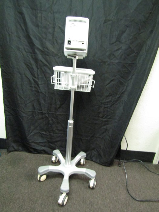 Edan M3A Vital Signs Monitors With Rolling Stand for sale
