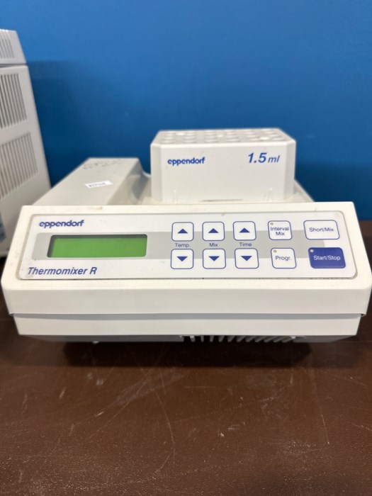 Eppendorf Centrifuge 5702 R + Eppendorf Centrifuge 5417 R + Eppendorf ...