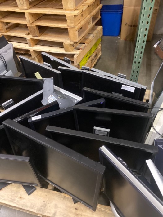 Estimated (5) pallets of computer monitors and displays for sale