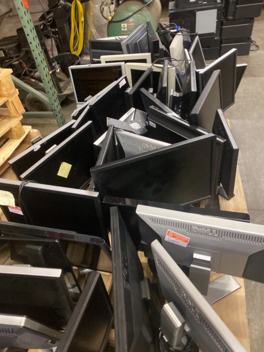 Estimated (5) pallets of computer monitors and displays for sale