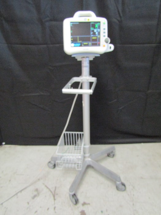 GE Dash 3000 Patient Monitor With Rolling Stand and Capnoflex LF CO2 ...