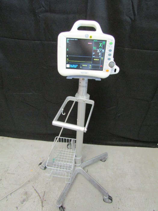 GE Dash 3000 Patient Monitor With Rolling Stand and Capnoflex LF CO2 ...