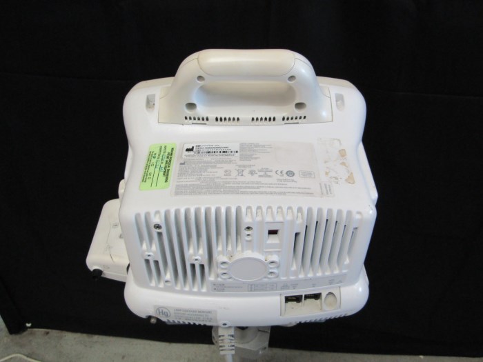 GE Dash 3000 Patient Monitor With Rolling Stand and Capnoflex LF CO2 ...