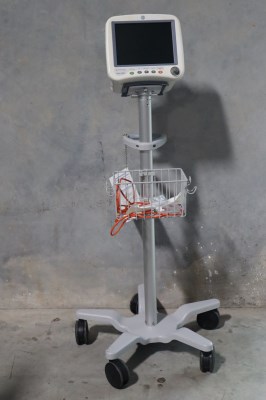 GE Dash 4000 Monitor With Stand for sale