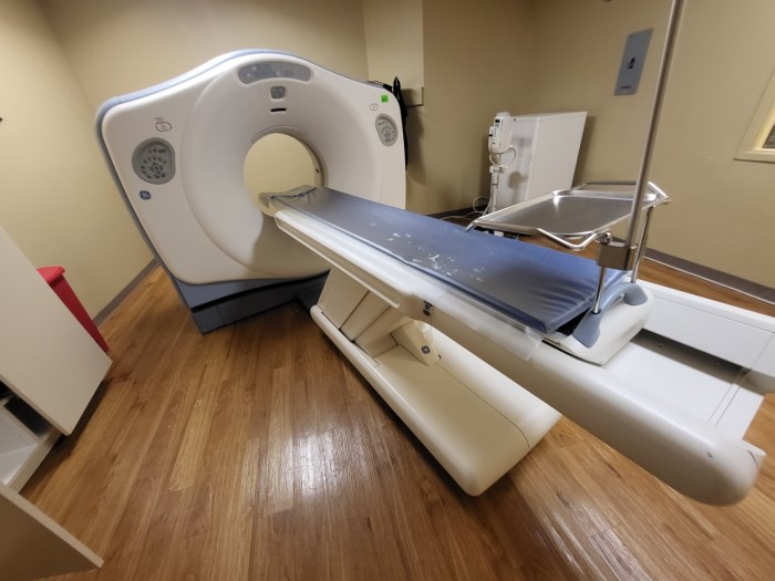 GE Model 2281177-2 CT Scanner & Medrad Stellant CT Injection System for ...