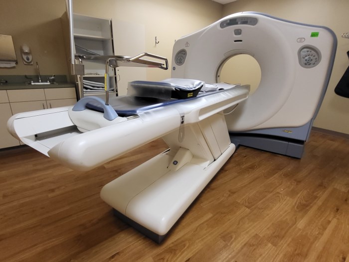 GE Model 2281177-2 CT Scanner & Medrad Stellant CT Injection System for ...