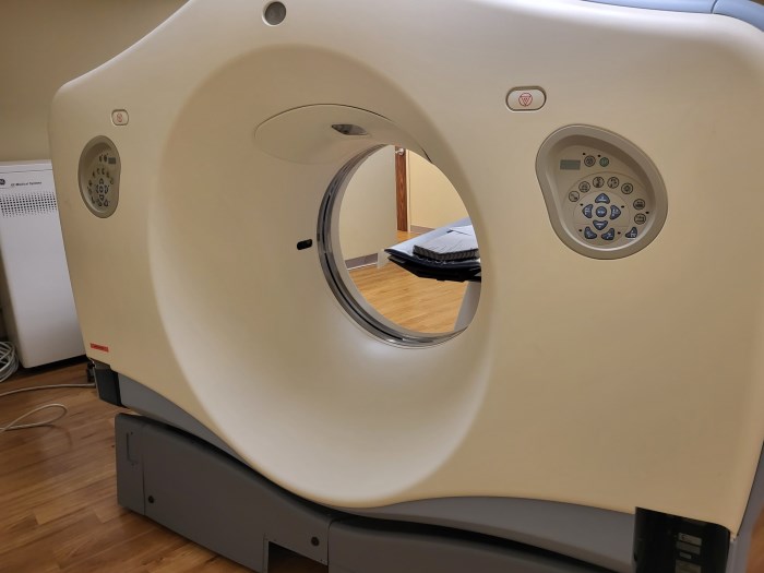 GE Model 2281177-2 CT Scanner & Medrad Stellant CT Injection System for ...