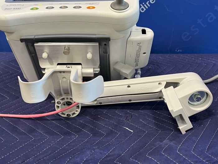 General Electric Dash 400 Patient Monitor w/ GCX Mounting Arm & Plate ...