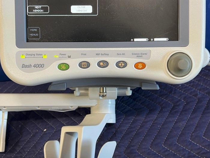 General Electric Dash 400 Patient Monitor w/ GCX Mounting Arm & Plate ...