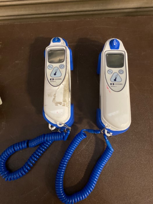 Hamlet Monitor Scope + 2 Pulse Oximeter Model CMS60D + 2 Convidien ...