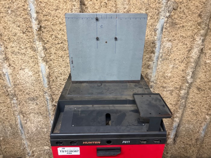 Hunter P611 Mobile Automotive Workstation for sale