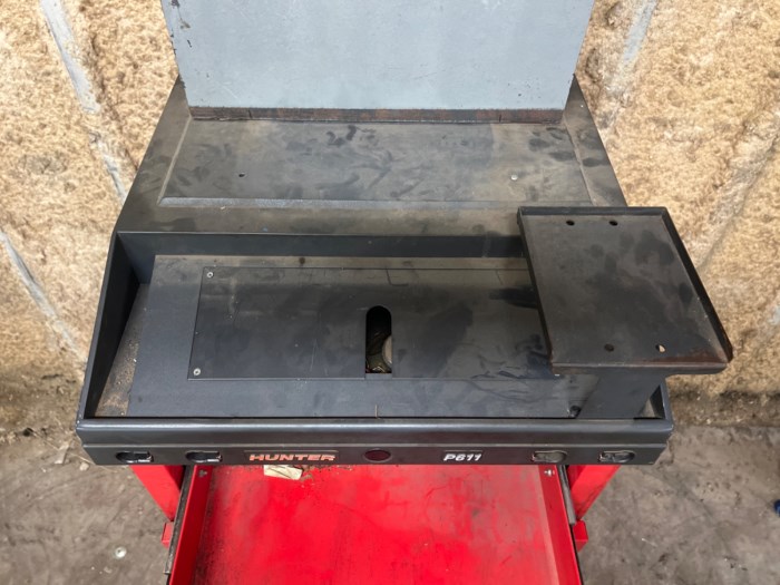 Hunter P611 Mobile Automotive Workstation for sale