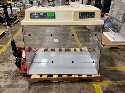 ISC Bio Express Airclean 600 PCR Workstation for sale