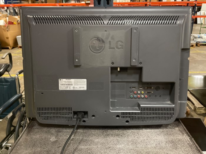 LG LG3DCH Monitor/TV (Powered on at time of auction for sale