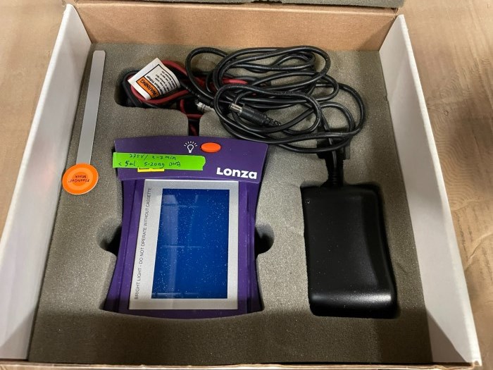 Lonza Flash Gel Dock Model 57025 With Loading Dye *Powered on at time ...