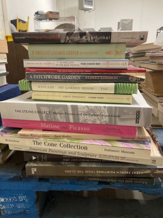 Lot of (1) Pallet of Assorted Books for sale
